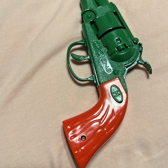 Toys | Disney World Frontier Land Toy Gun Circle H Revolver Red Green ...